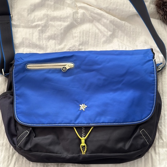 Sherpani | Bags | Sherpani Blue Verve Messenger Bag Vintage | Poshmark
